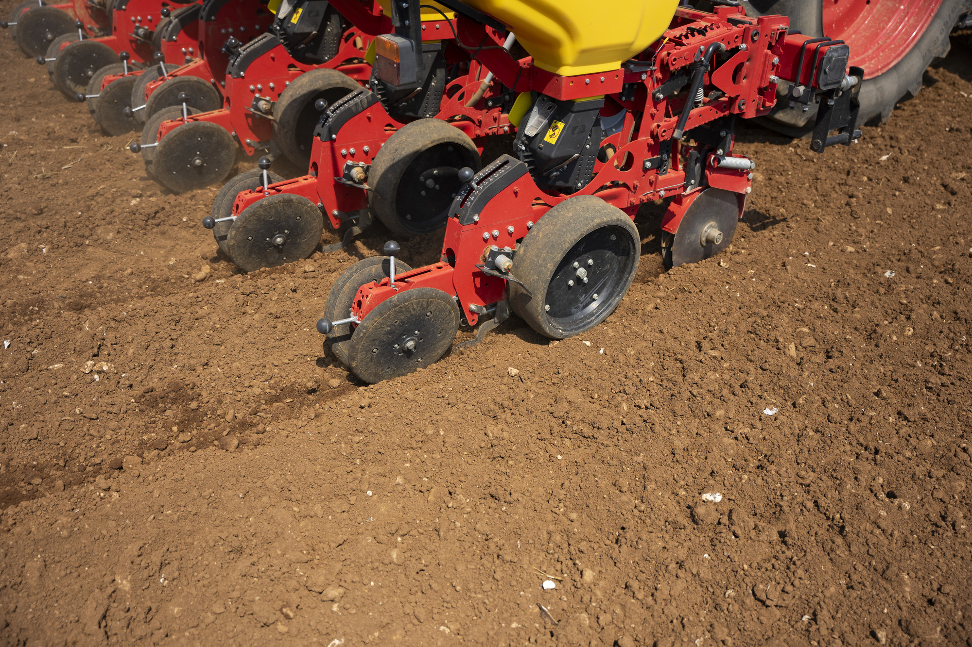 MS 8230 Precision planters with discs for conventional tillage ...